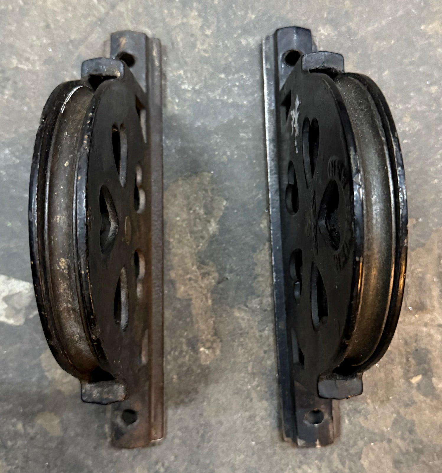 Pair of Vintage Recessed Pulley D.M. & Co. Window Dumbwaiter – Big Reuse